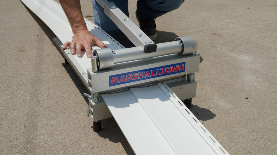 Replacing Damaged Vinyl Siding: A Step-by-Step Guide - MARSHALLTOWN®